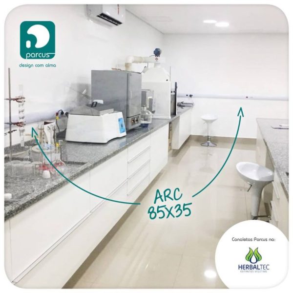 Obra Canaleta para fios na Formica – Parcus Design